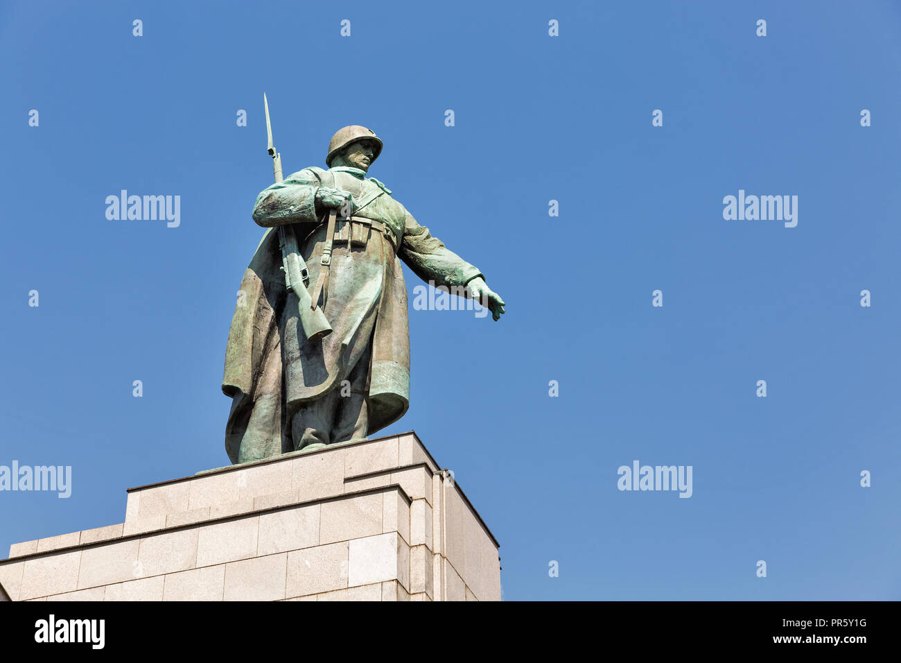 Monumento della vittoria dell'esercito sovietico 1945 immagini e ...