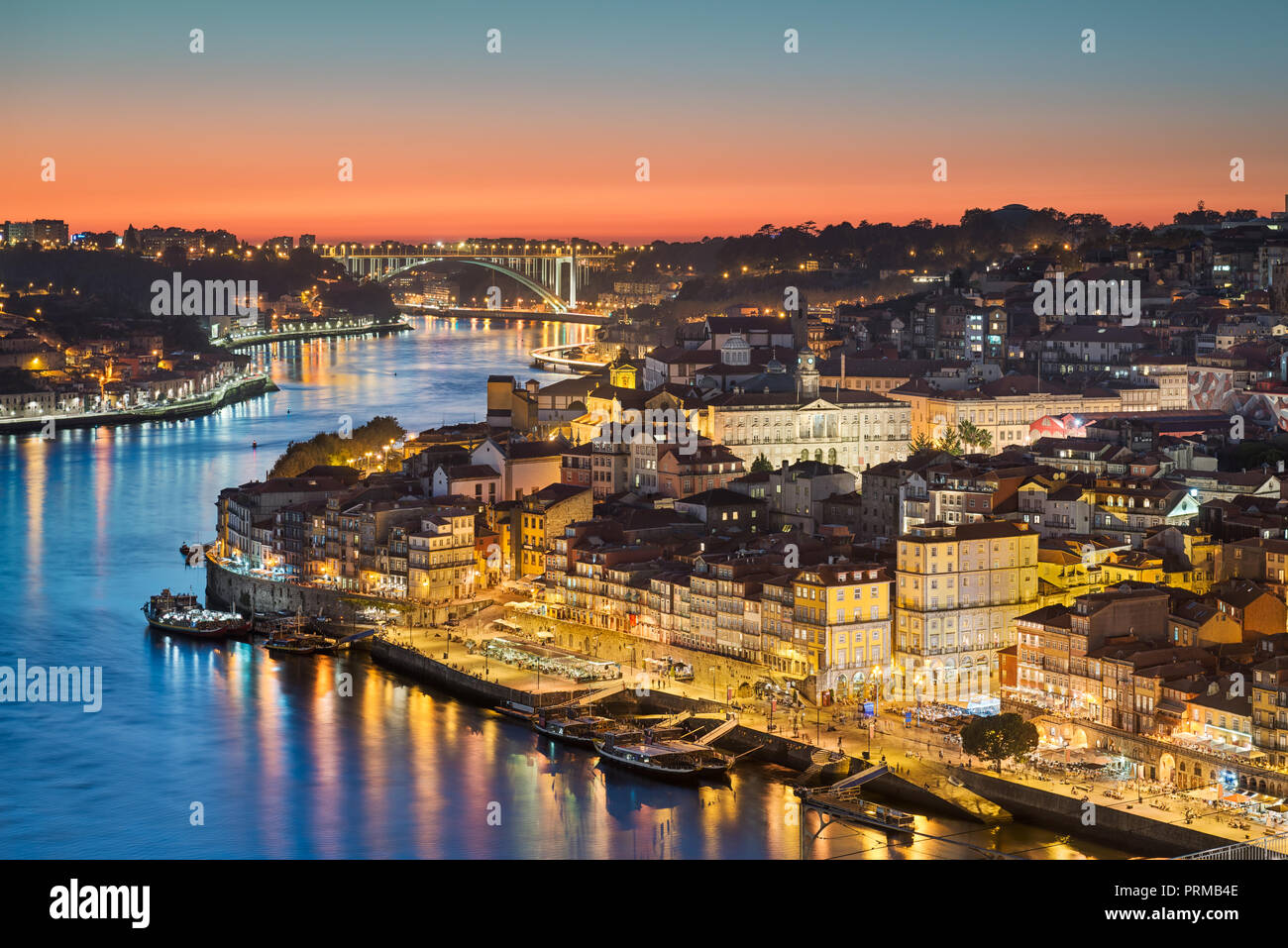 Skyline di porto immagini e fotografie stock ad alta risoluzione - Alamy