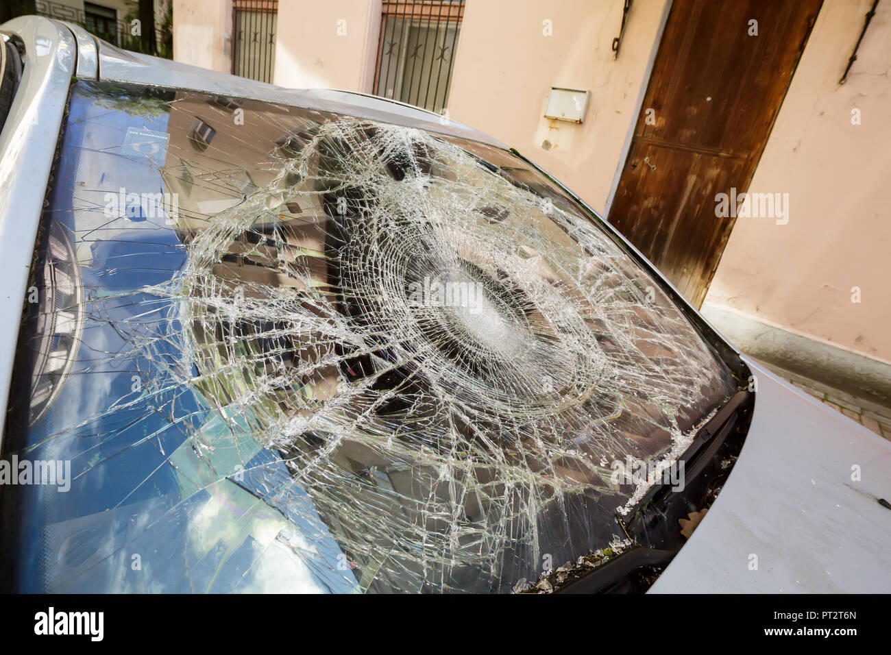 Parabrezza rotto dell'auto immagini e fotografie stock ad alta ...