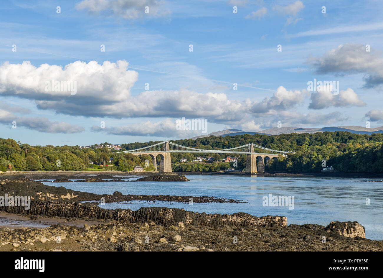 Menai sospensione ponte anglesey north wales uk autunno immagini e ...