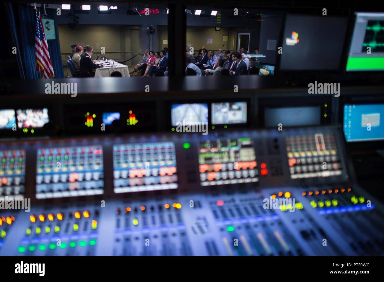 Portavoce militari immagini e fotografie stock ad alta risoluzione - Alamy