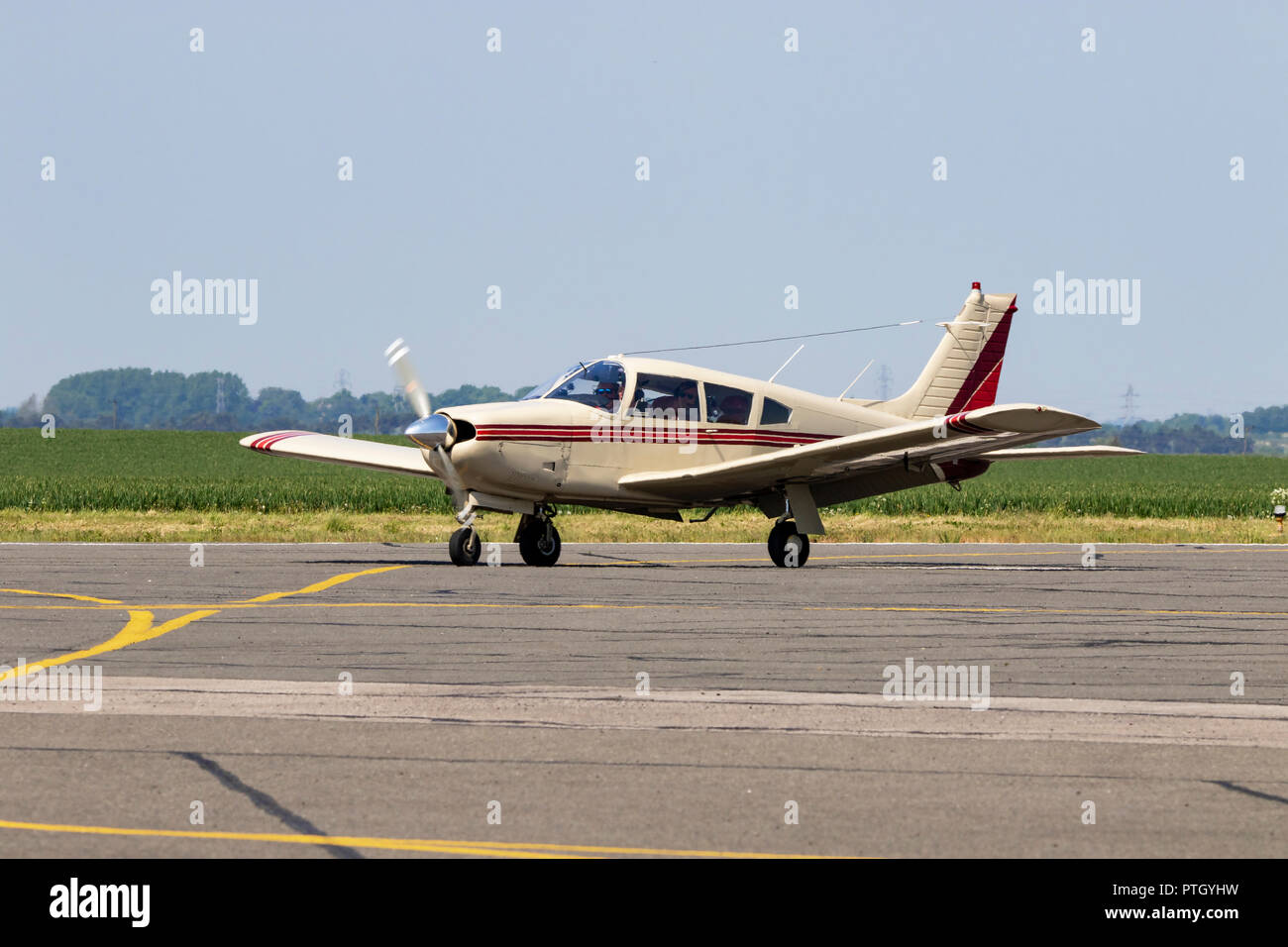 Piper pa 28r 200 cherokee arrow immagini e fotografie stock ad alta ...