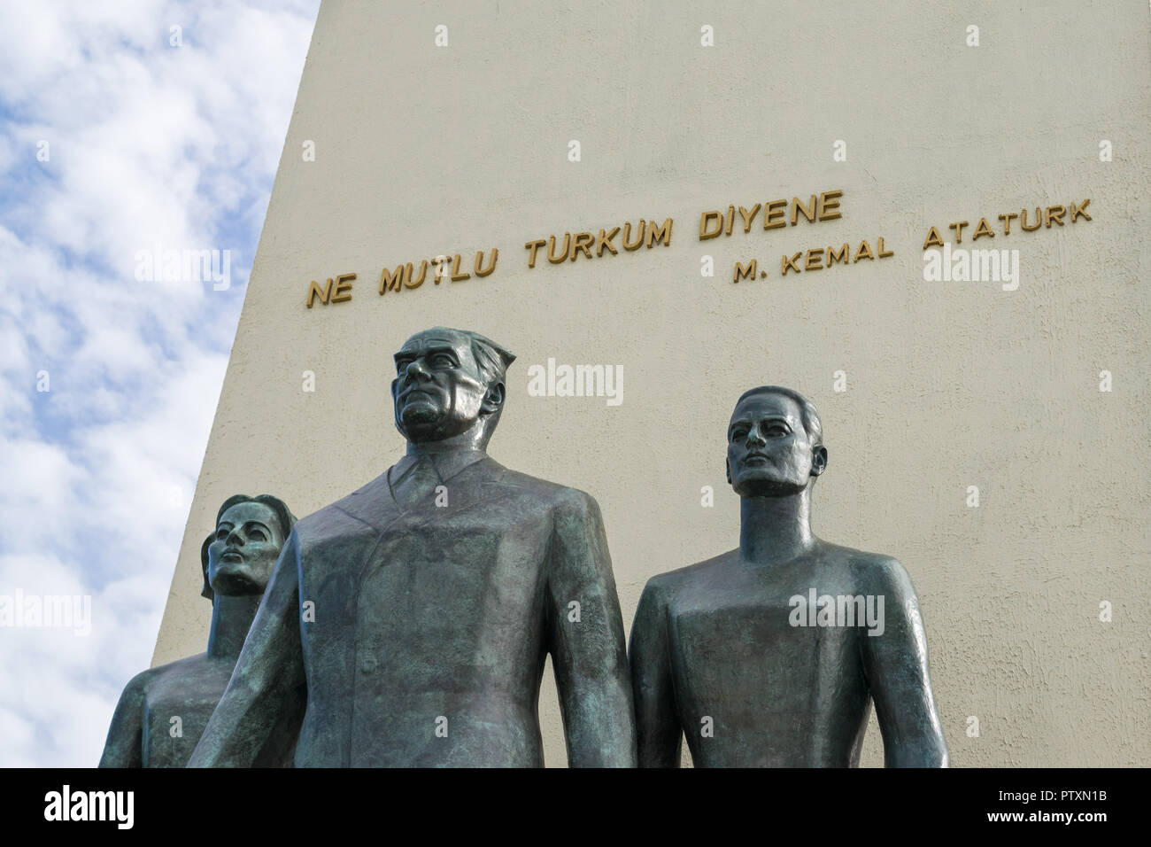 Monumento mustafa kemal ataturk immagini e fotografie stock ad alta risoluzione - Alamy