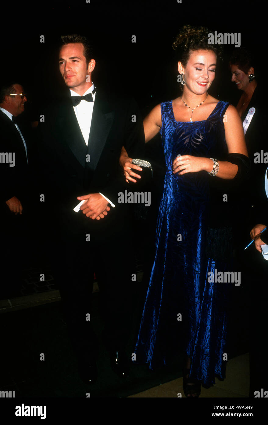BEVERLY HILLS, CA - 2 ottobre: Attore Luke Perry e moglie Rachel Sharp ...