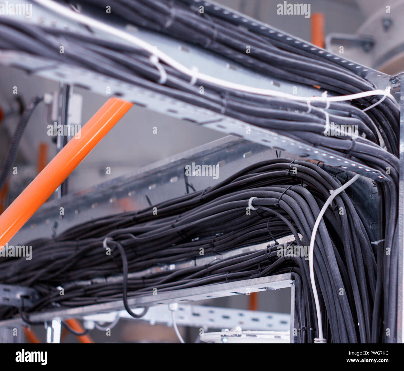 Linea di produzione cablaggi immagini e fotografie stock ad alta ...