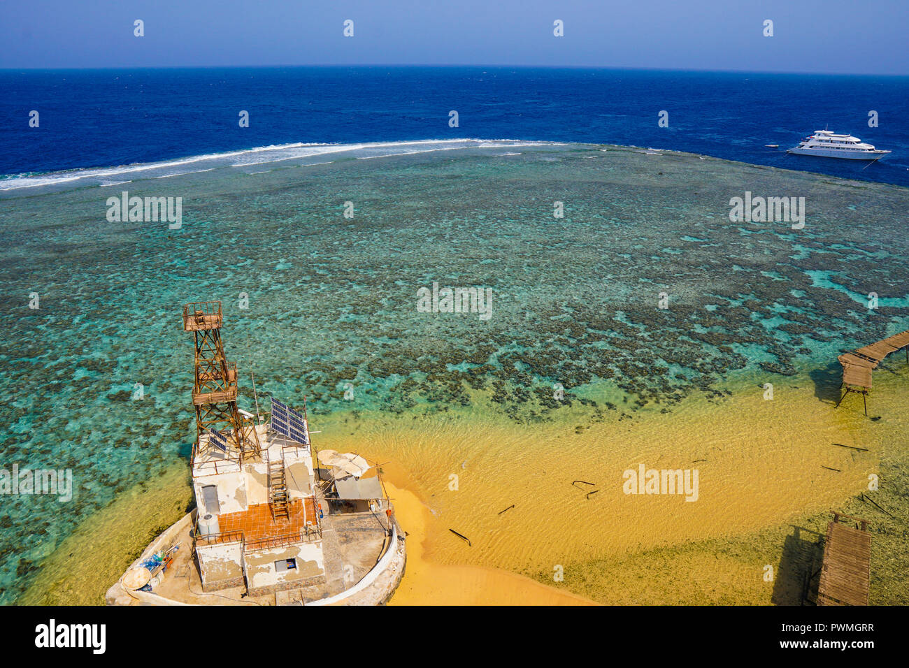 Faro daedalus reef immagini e fotografie stock ad alta risoluzione - Alamy