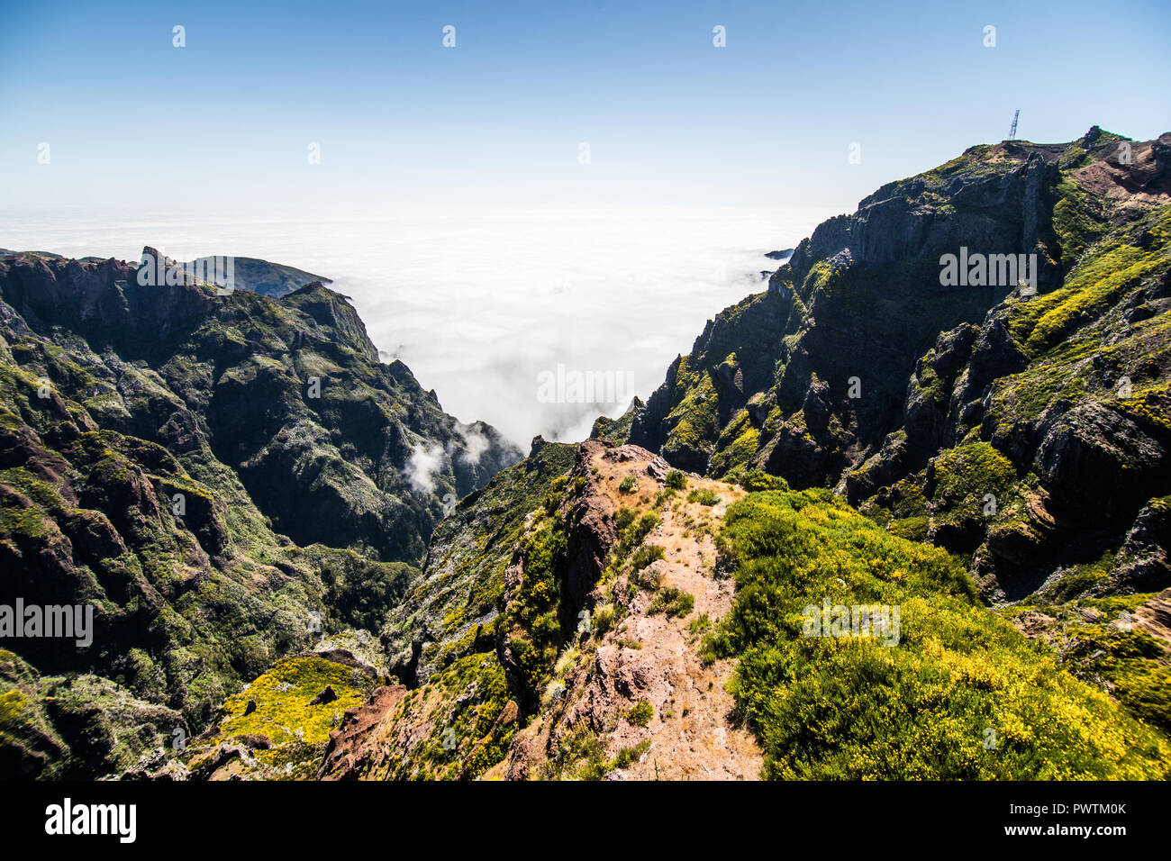Sentiero escursionistico il passaggio dalla montagna Pico Arieiro a ...