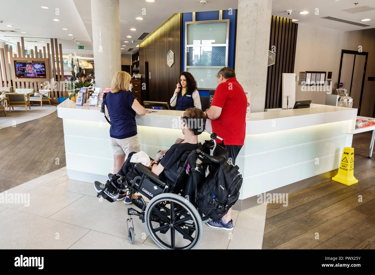 Hilton hotel lobby reception immagini e fotografie stock ad alta ...