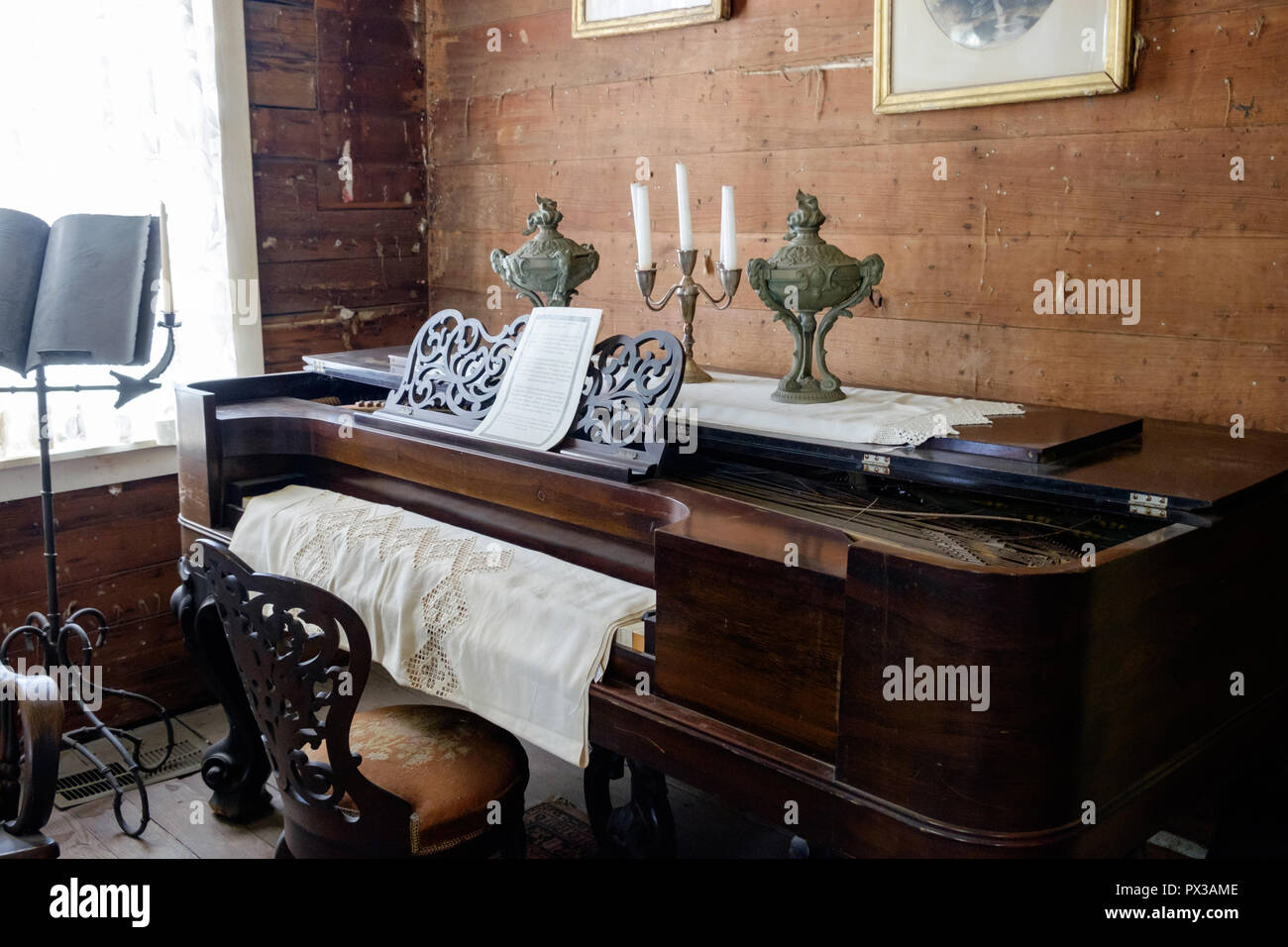 Sedia educativa immagini e fotografie stock ad alta risoluzione - Alamy