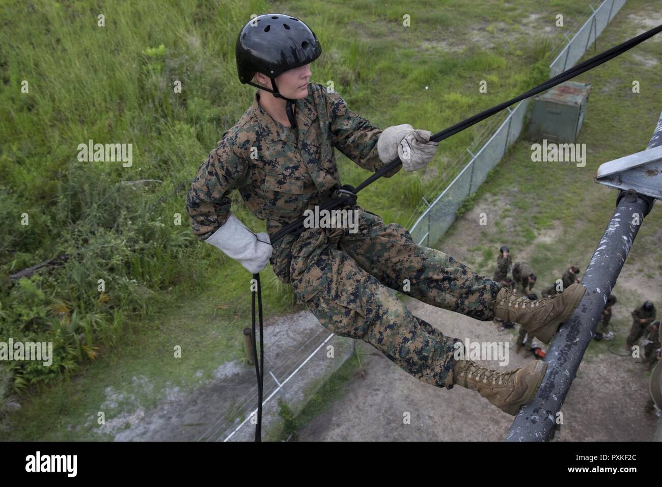 Un U.S. Marine Corps reclutare con Oscar Company, 4° Battaglione ...