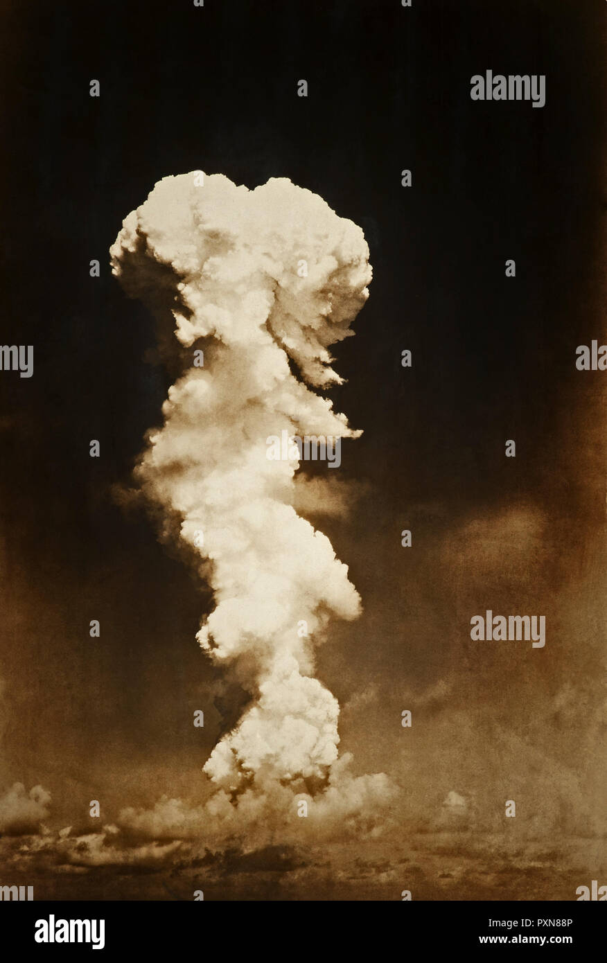 Bomba atomica immagini e fotografie stock ad alta risoluzione - Alamy