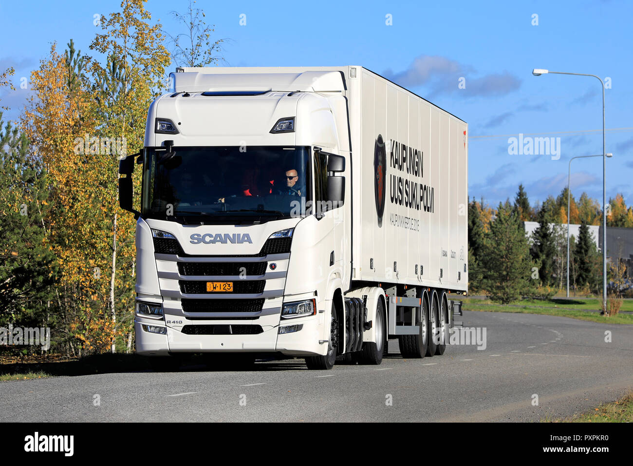 Scania truck front semi truck immagini e fotografie stock ad alta ...