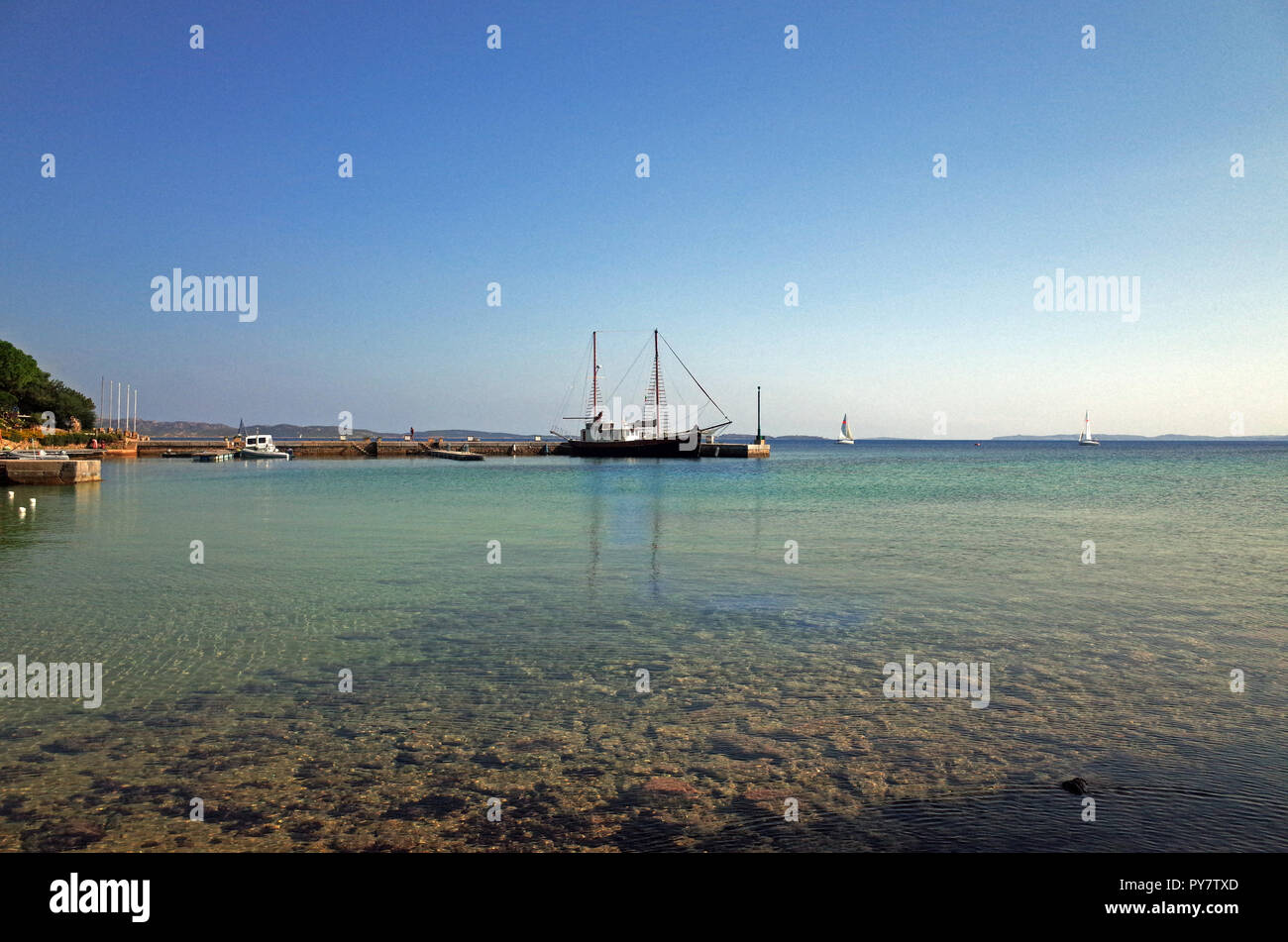 Spiaggia di cala capra immagini e fotografie stock ad alta risoluzione ...
