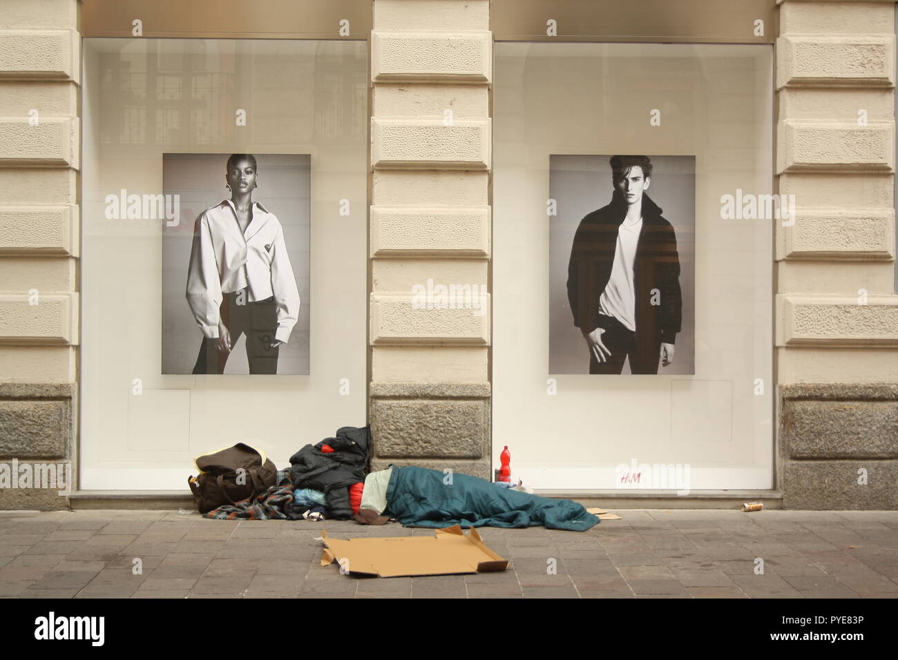 Povero ricco contrasto immagini e fotografie stock ad alta risoluzione ...