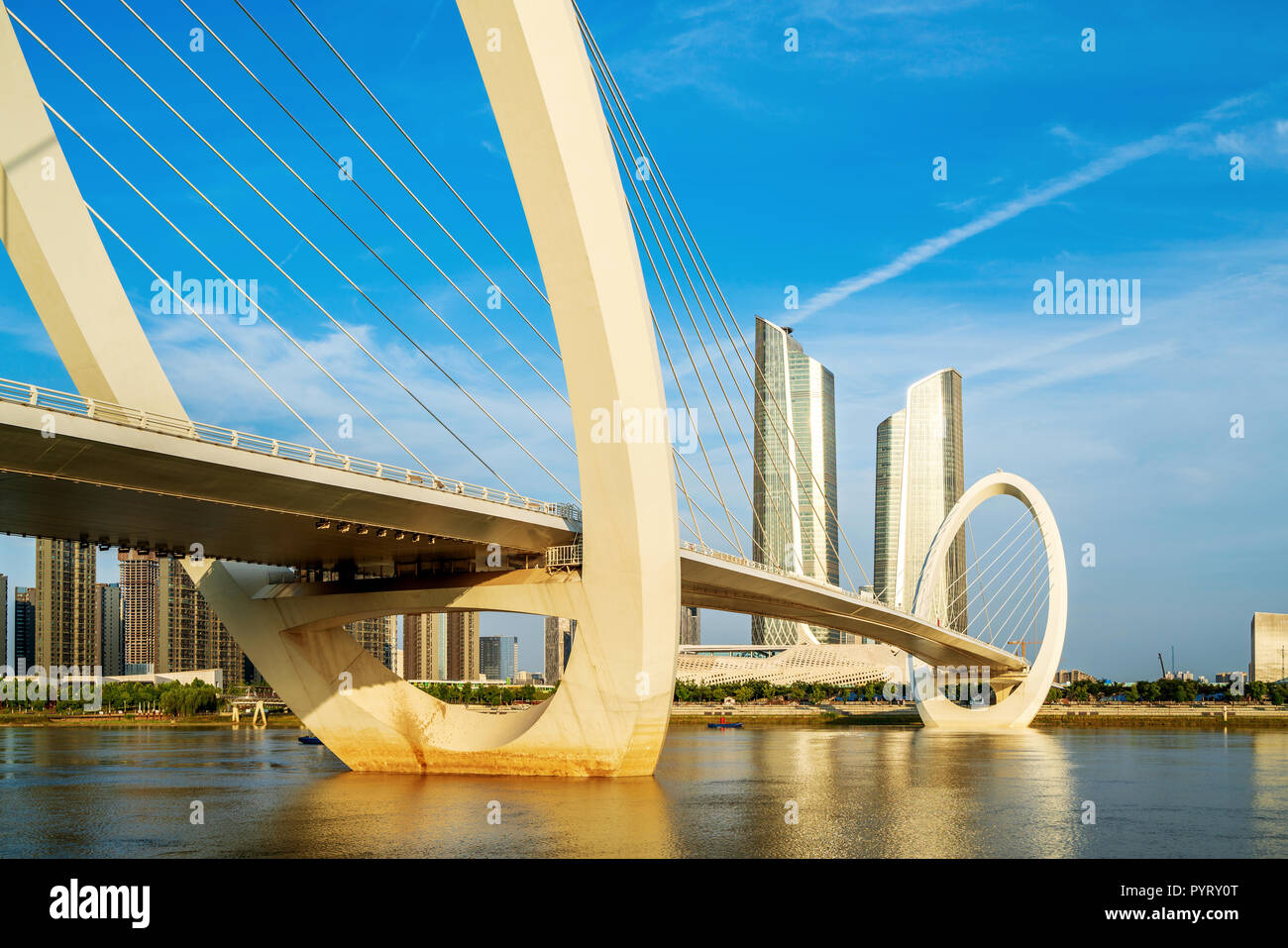Modern bridges immagini e fotografie stock ad alta risoluzione - Alamy