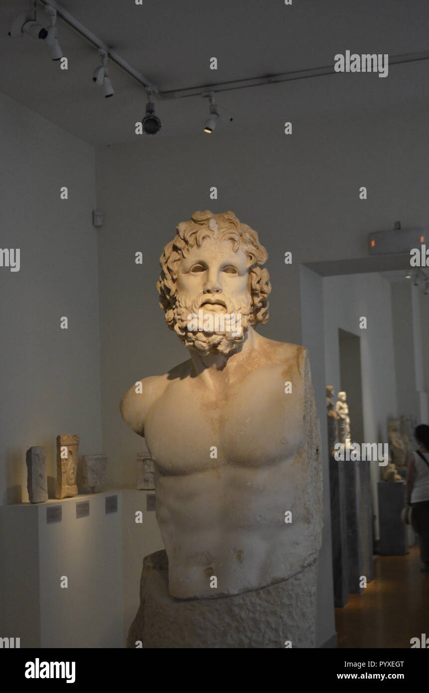 Statua greci antica immagini e fotografie stock ad alta risoluzione - Alamy