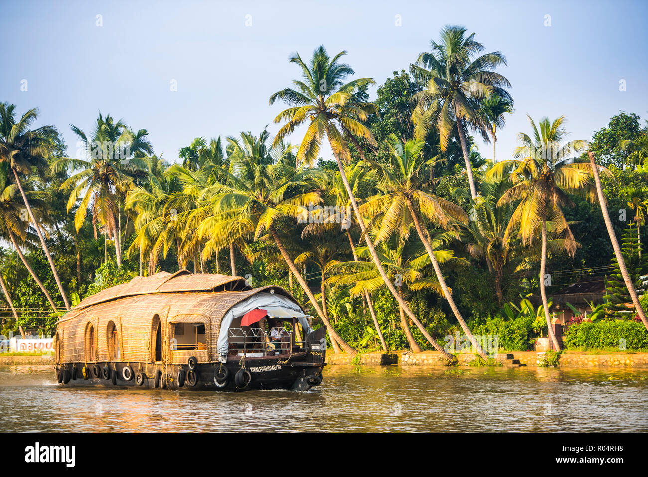 Backwaters del kerala di viaggio della casa galleggiante immagini e ...