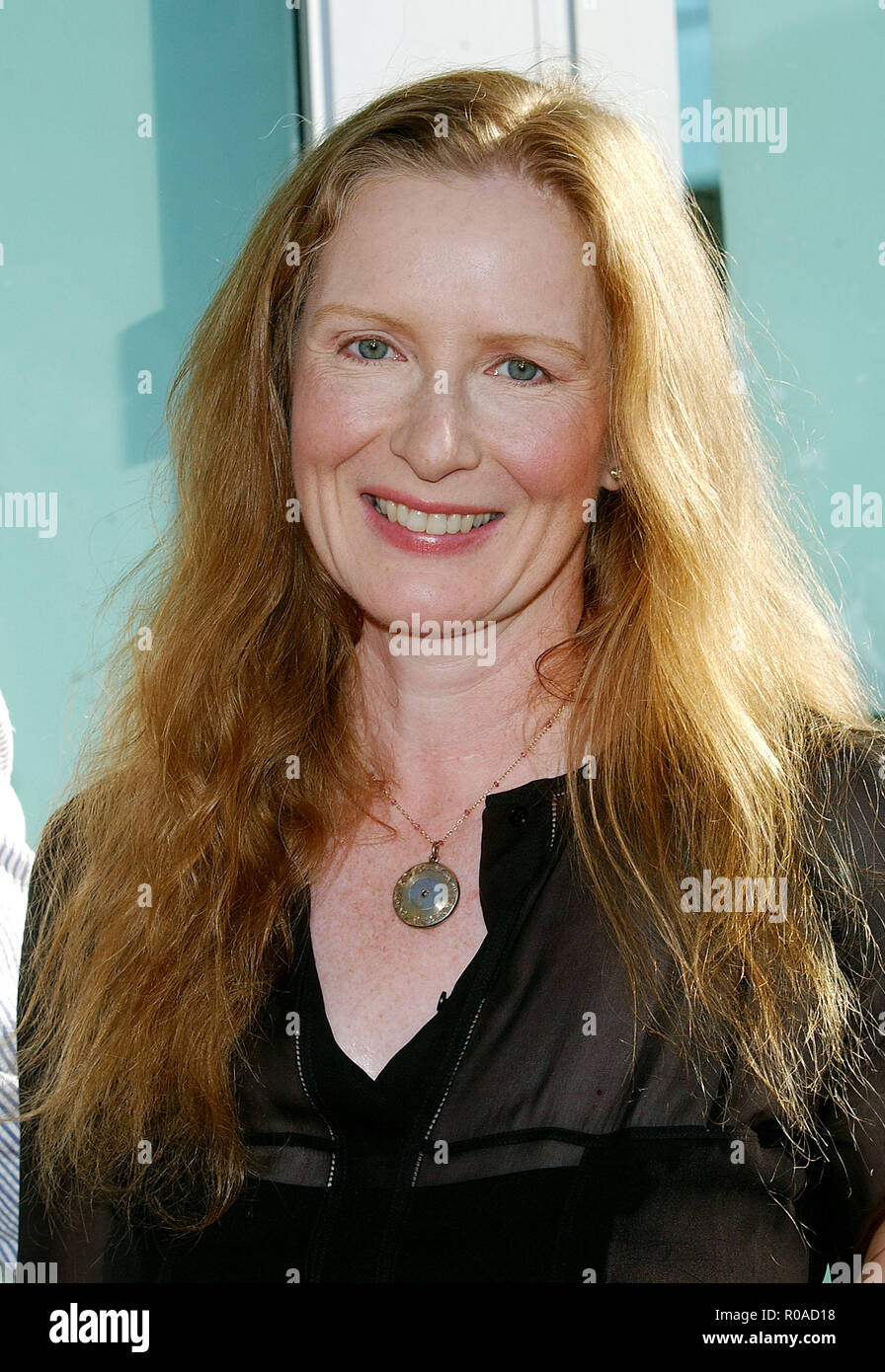 Frances Conroy arrivando alla Catwoman Premiere al Glossari Affini Dome ...