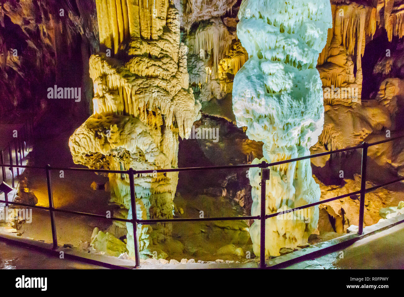 Grotte carsiche carso immagini e fotografie stock ad alta risoluzione ...