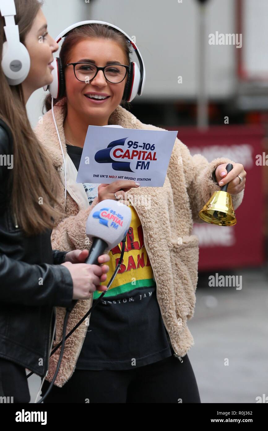 Jamie Theakston completando la sua carità evento maratona a Global ...