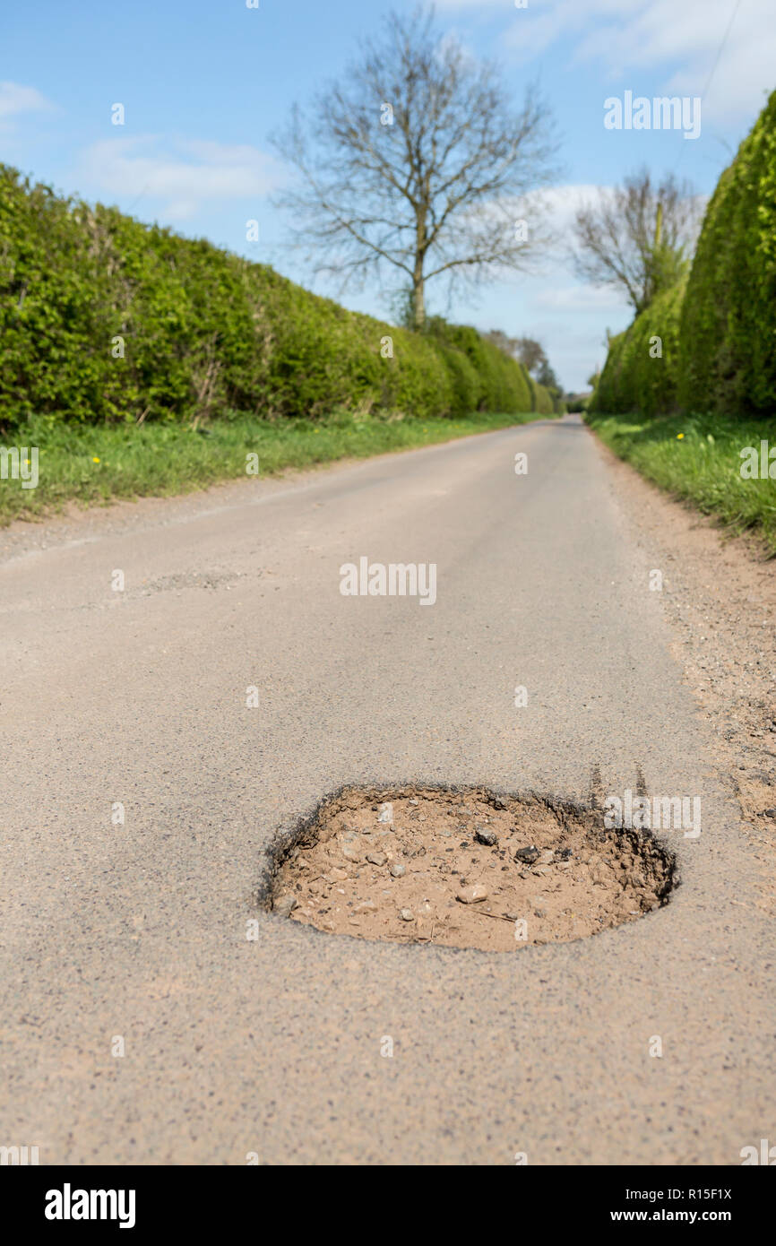 Buche stradali inglesi immagini e fotografie stock ad alta risoluzione ...