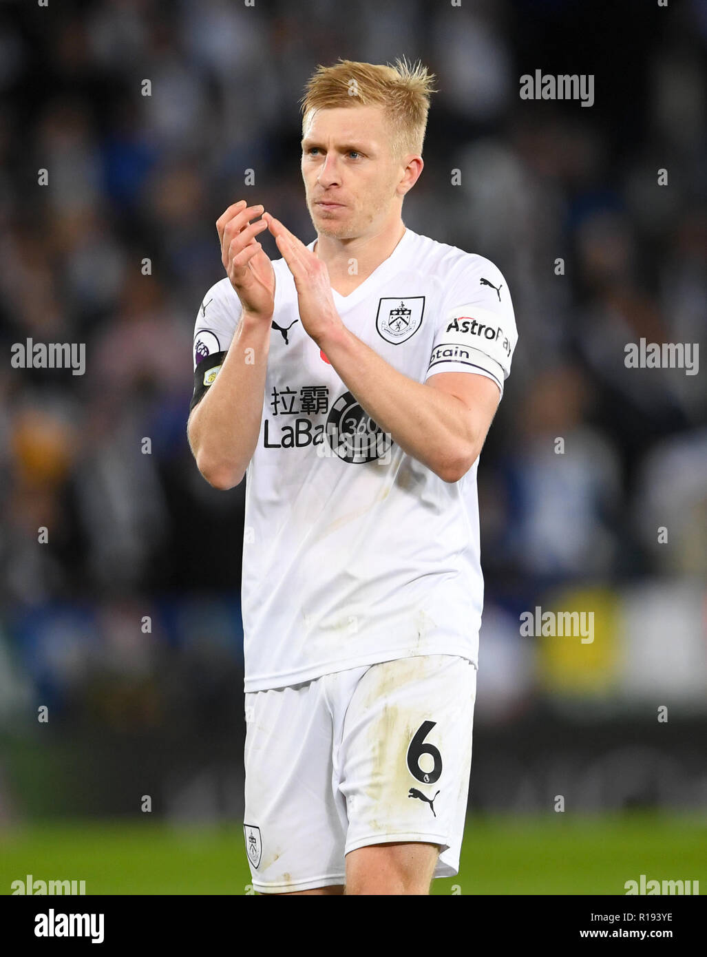 Burnleys ben mee applaude i fan immagini e fotografie stock ad alta ...
