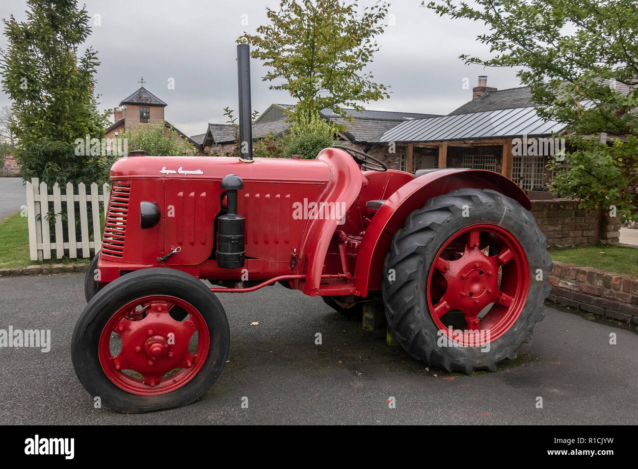 Trattore cropmaster immagini e fotografie stock ad alta risoluzione - Alamy