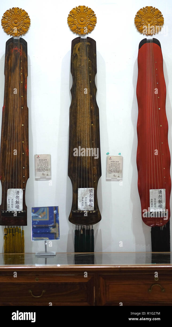 Strumenti musicali antichi cetra immagini e fotografie stock ad alta ...