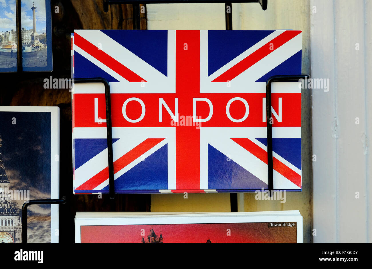 Carta rack immagini e fotografie stock ad alta risoluzione - Alamy