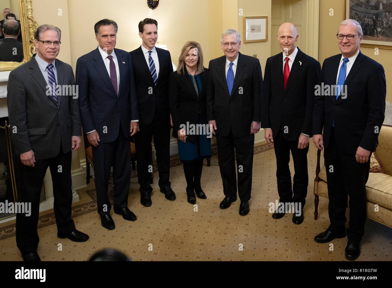 Da sinistra a destra: Stati Uniti senatori eletti Mike Braun ...