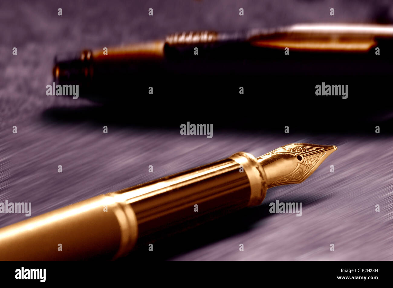 Penna stilografica scrive immagini e fotografie stock ad alta ...