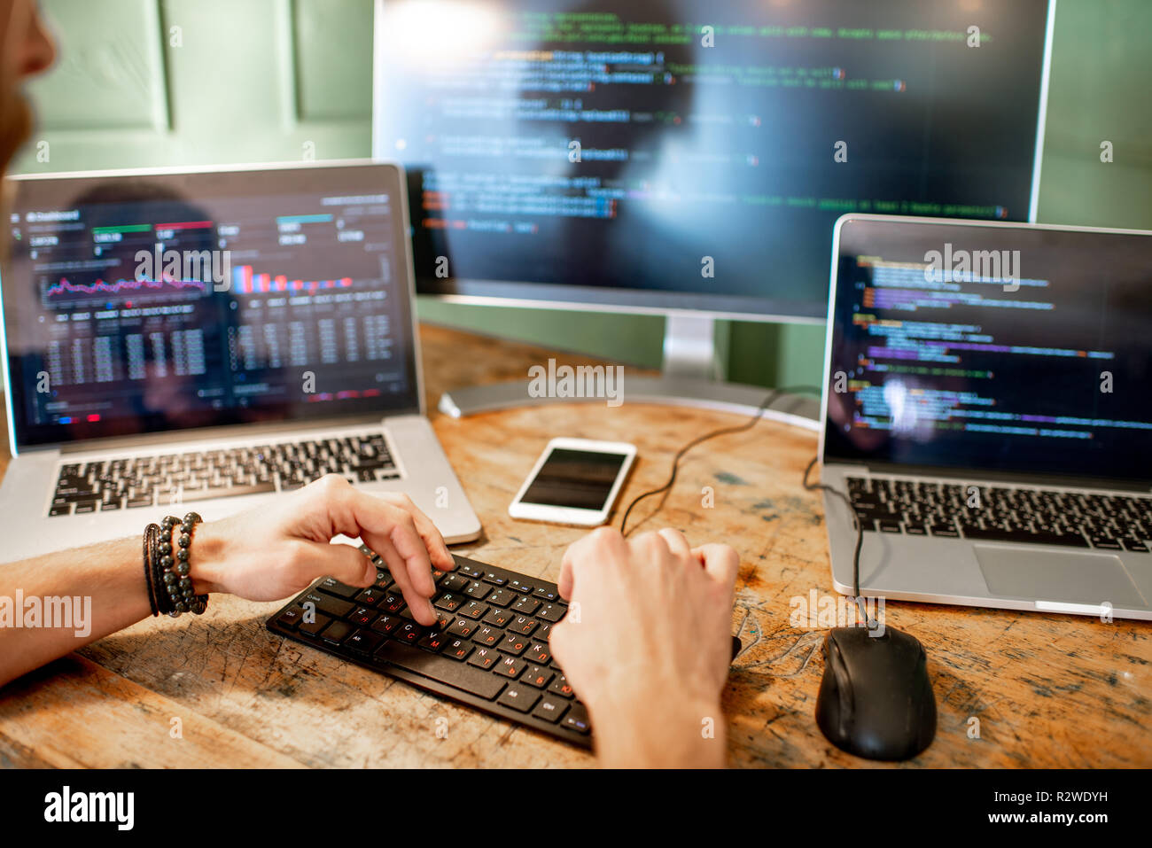 Software programmer immagini e fotografie stock ad alta risoluzione - Alamy