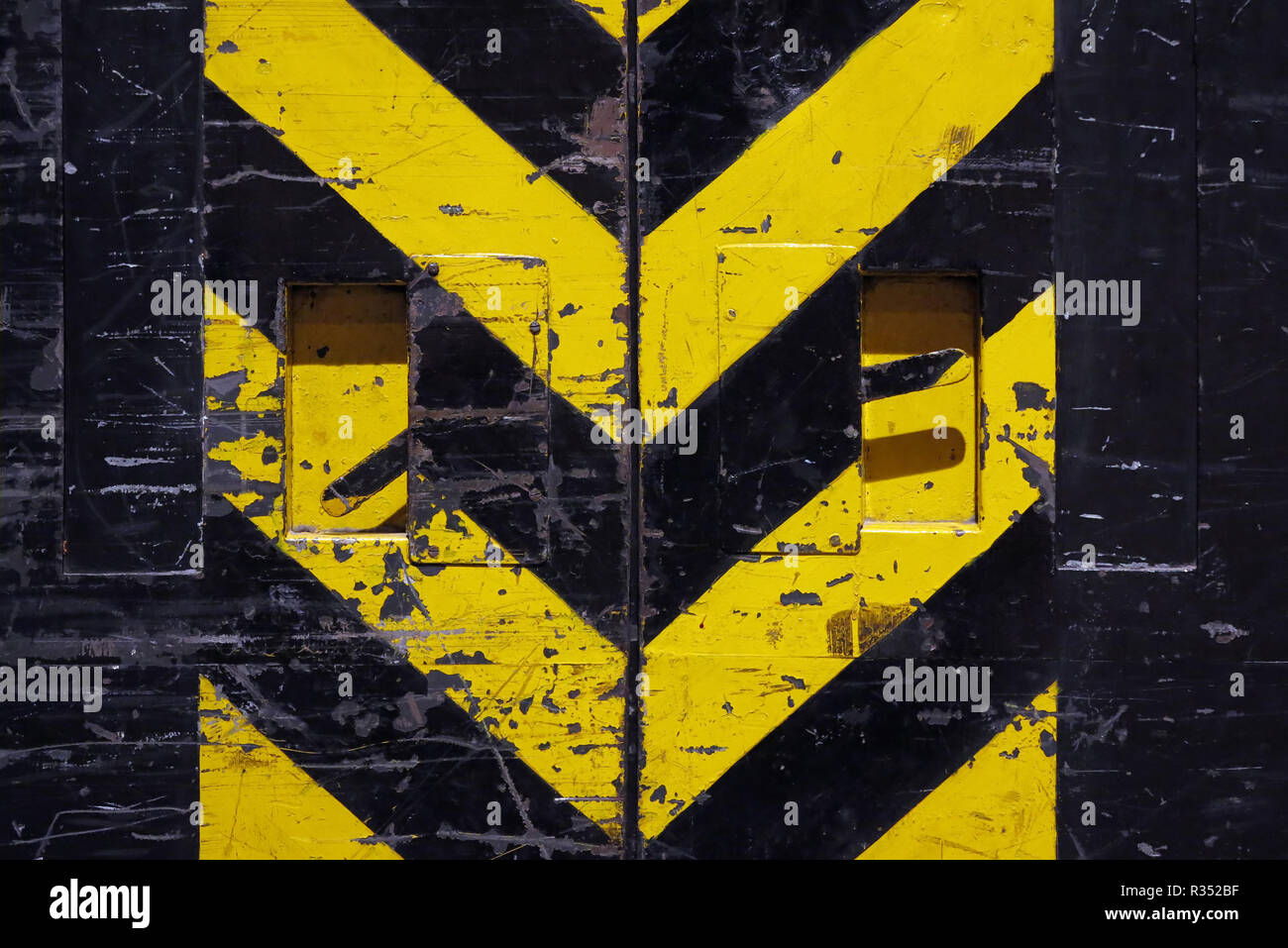Metal Texture Yellow Hazard Stripes Immagini e Fotos Stock - Alamy