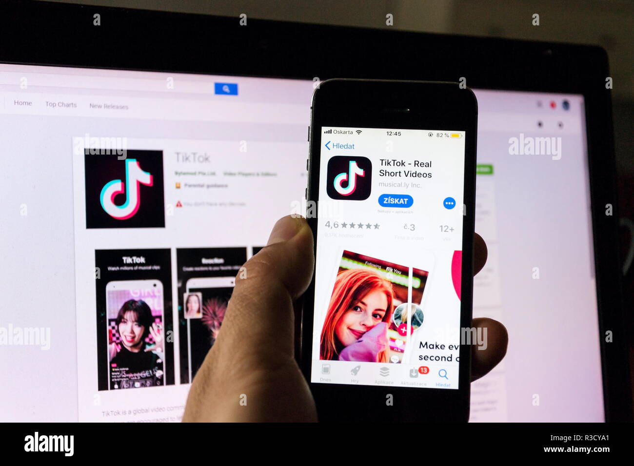 Google tik tok immagini e fotografie stock ad alta risoluzione - Alamy