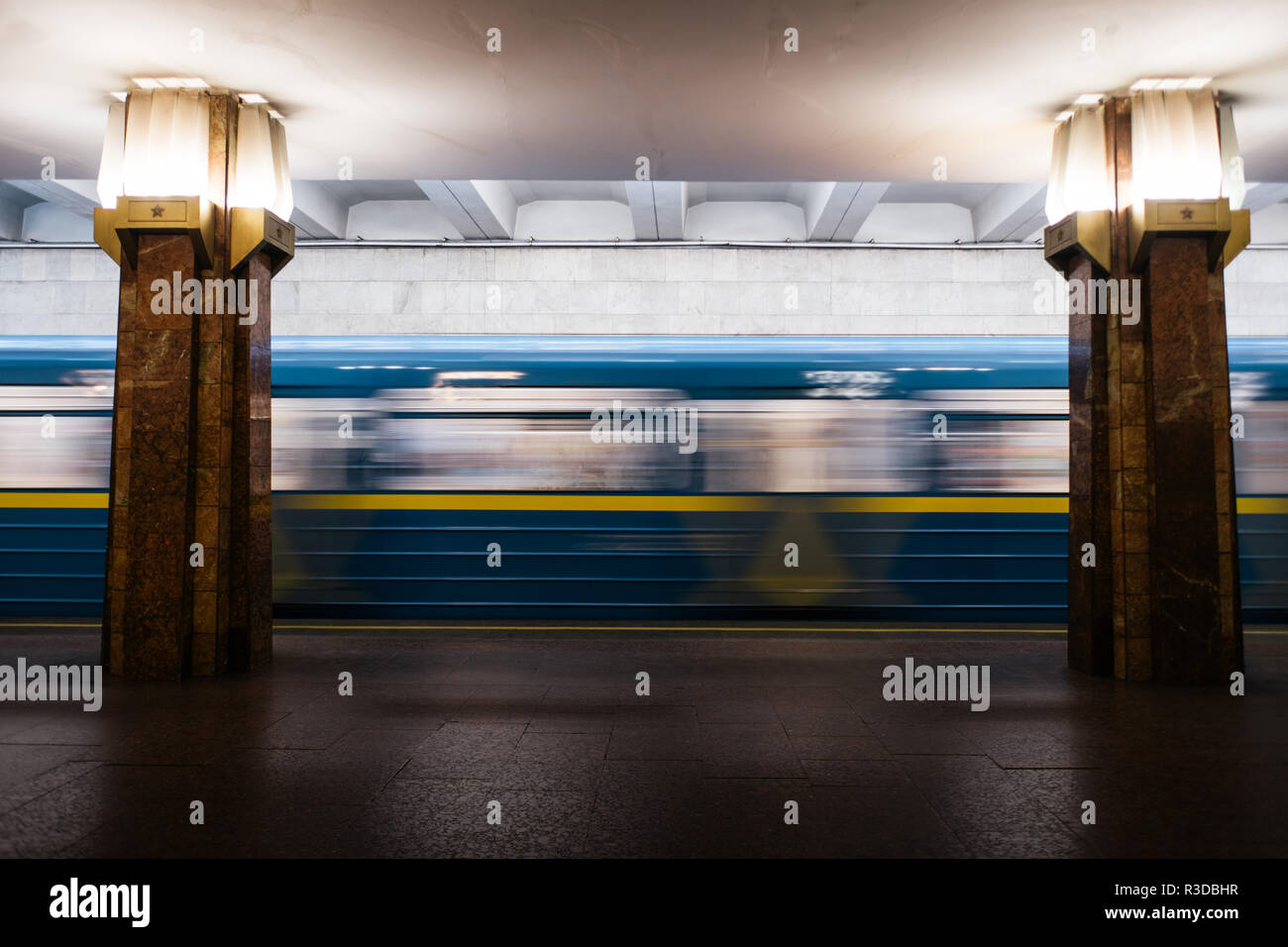 La metropolitana, treno,movimento,metropolitana,velocità,station,blur ...