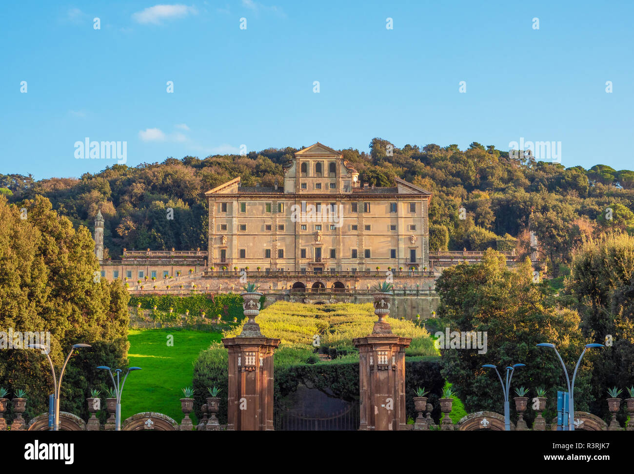 Villa castelli immagini e fotografie stock ad alta risoluzione - Alamy