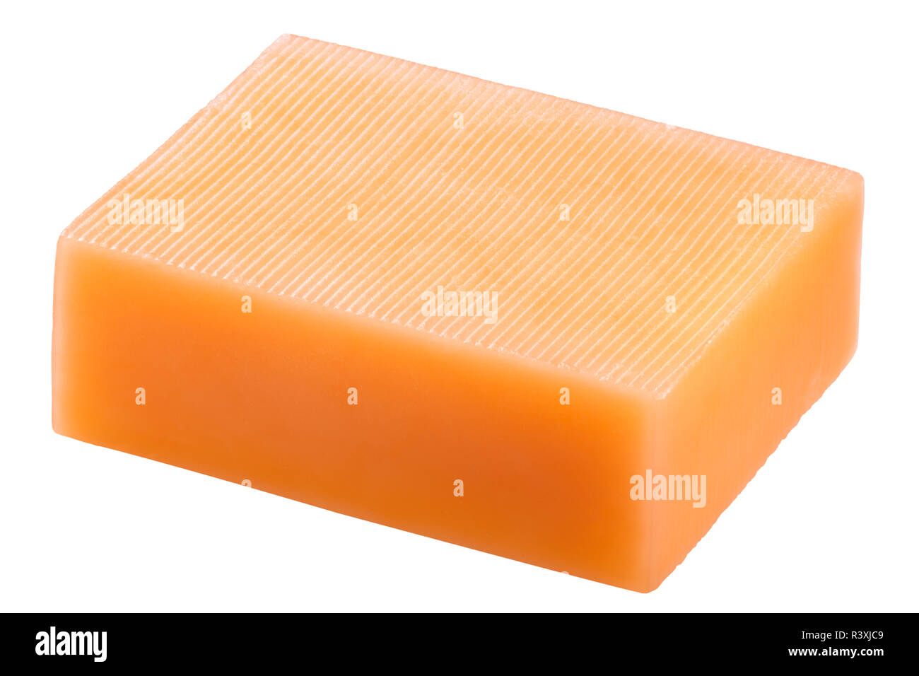 Formaggio Cheddar blocco rettangolare o il pezzo isolato su bianco ...