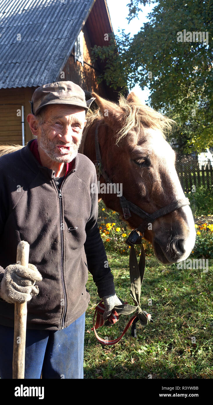Vecchi contadini immagini e fotografie stock ad alta risoluzione - Alamy