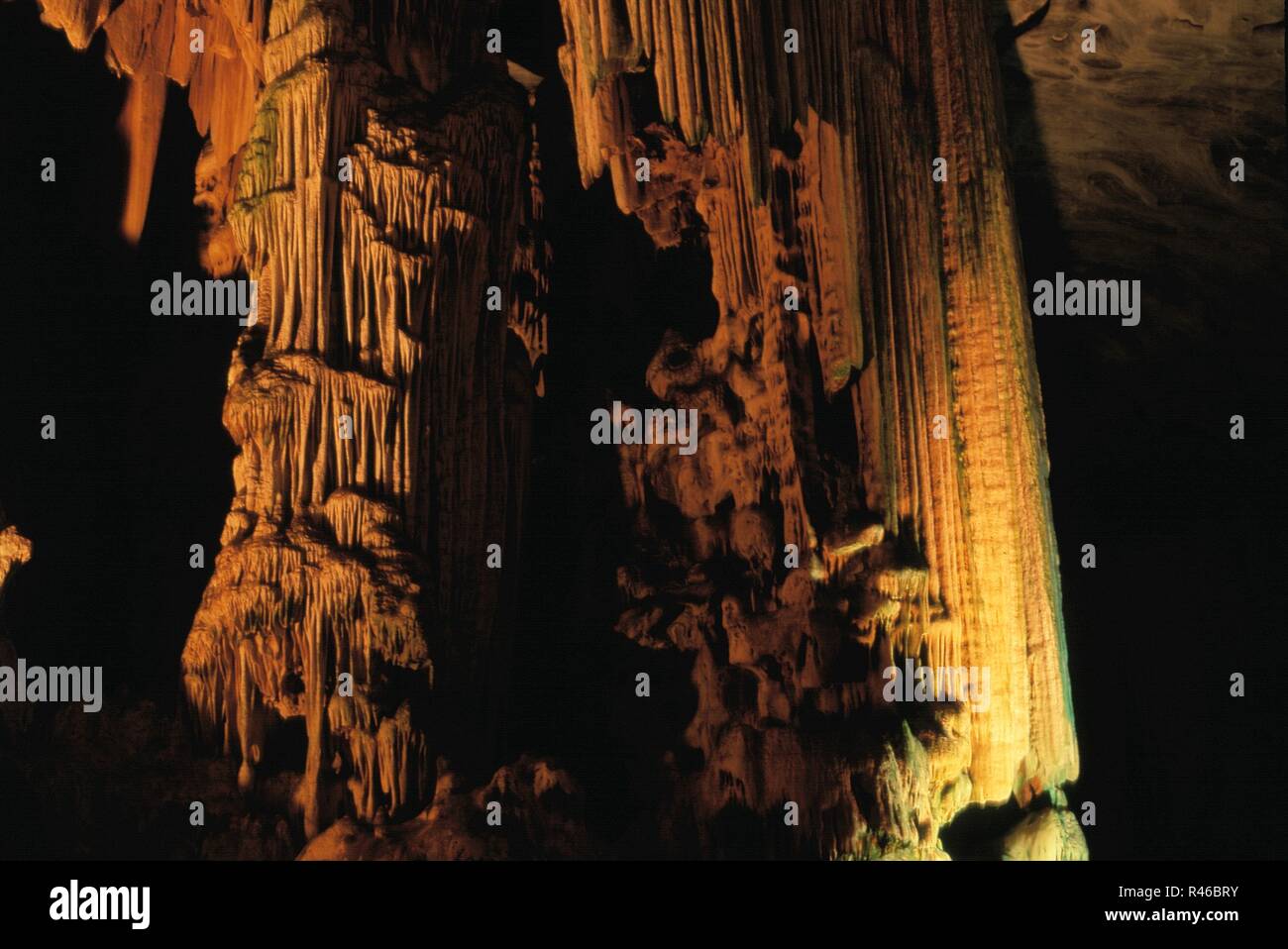 Grotte di stalagmiti stalagtiti immagini e fotografie stock ad alta ...