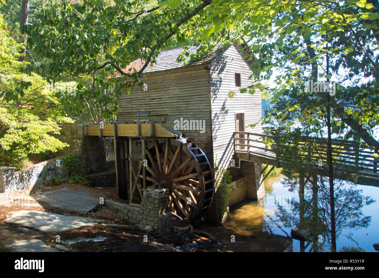 Grist stone immagini e fotografie stock ad alta risoluzione - Alamy