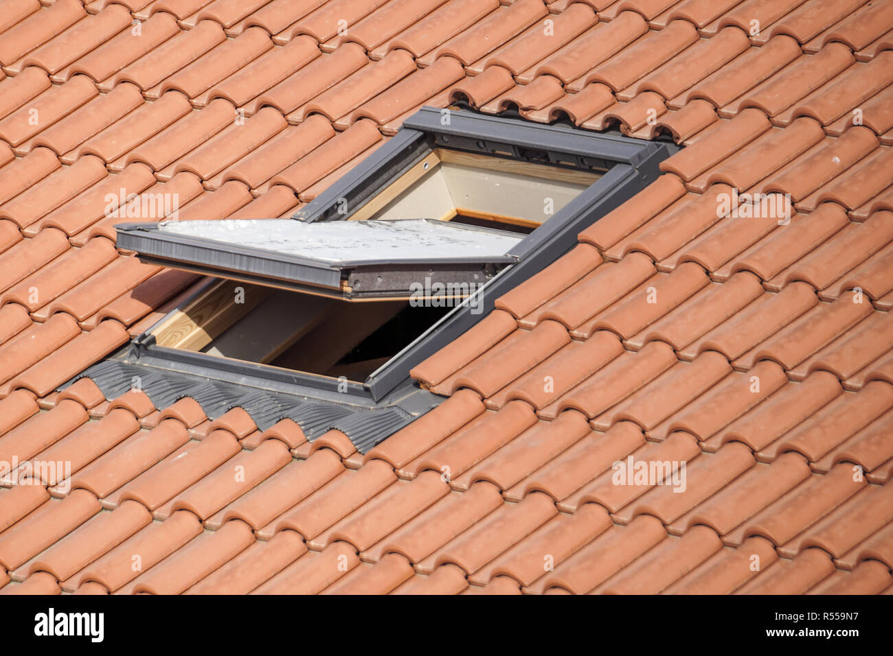 Finestre di tetto velux immagini e fotografie stock ad alta risoluzione ...