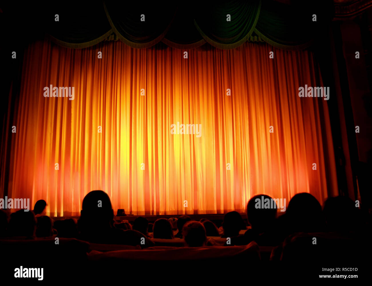 Sipario teatro immagini e fotografie stock ad alta risoluzione - Alamy