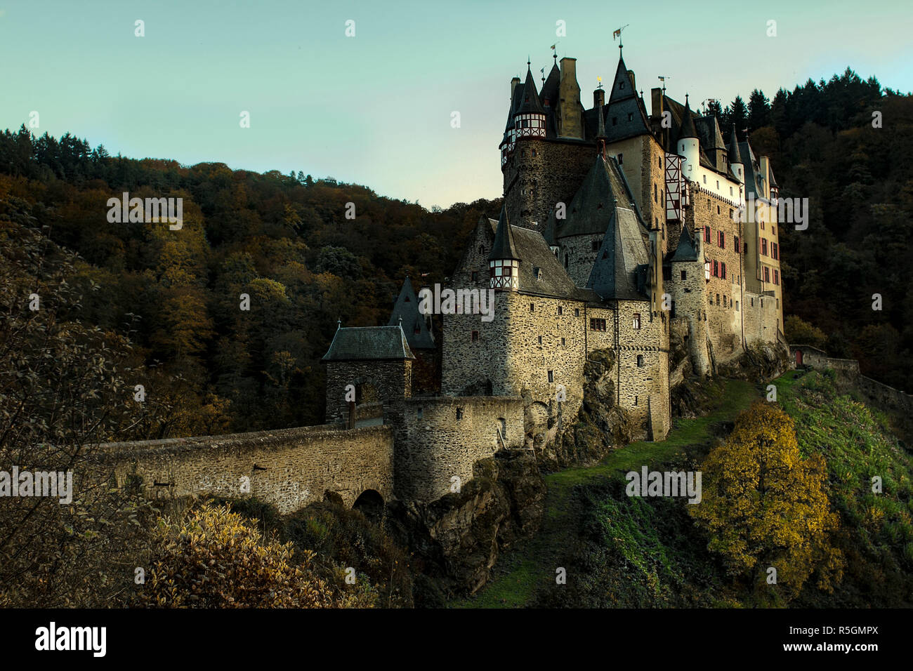 Gothic castle immagini e fotografie stock ad alta risoluzione - Alamy