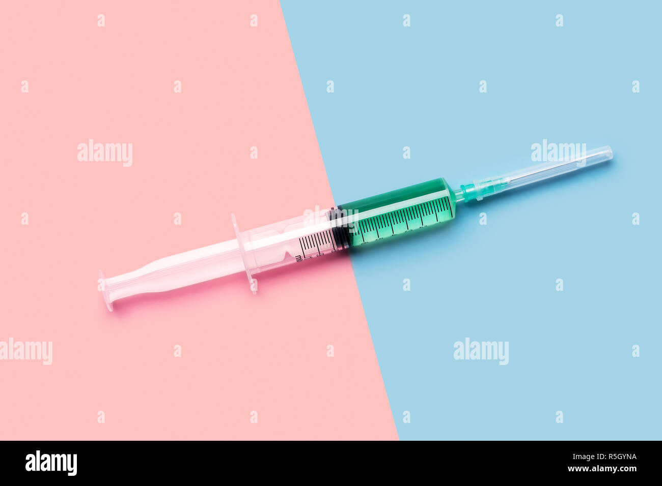 10 ml syringe immagini e fotografie stock ad alta risoluzione - Alamy