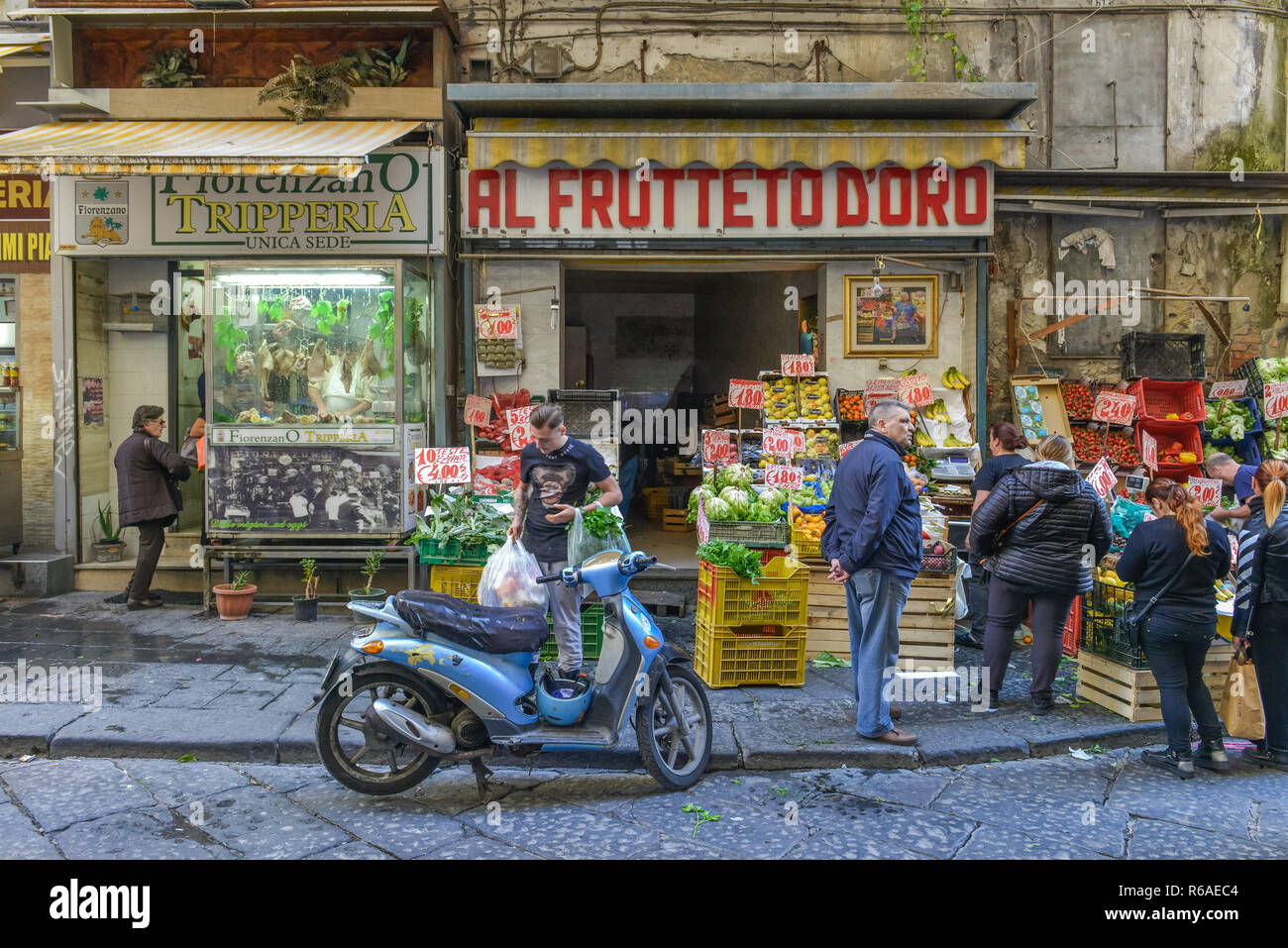 Mercato settimanale, La Pignasecca, Quartiere Spagnoli, Napoli, Italia ...