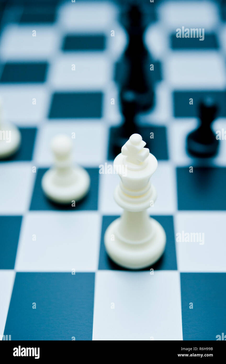 Scacchi pedine bianche immagini e fotografie stock ad alta risoluzione ...