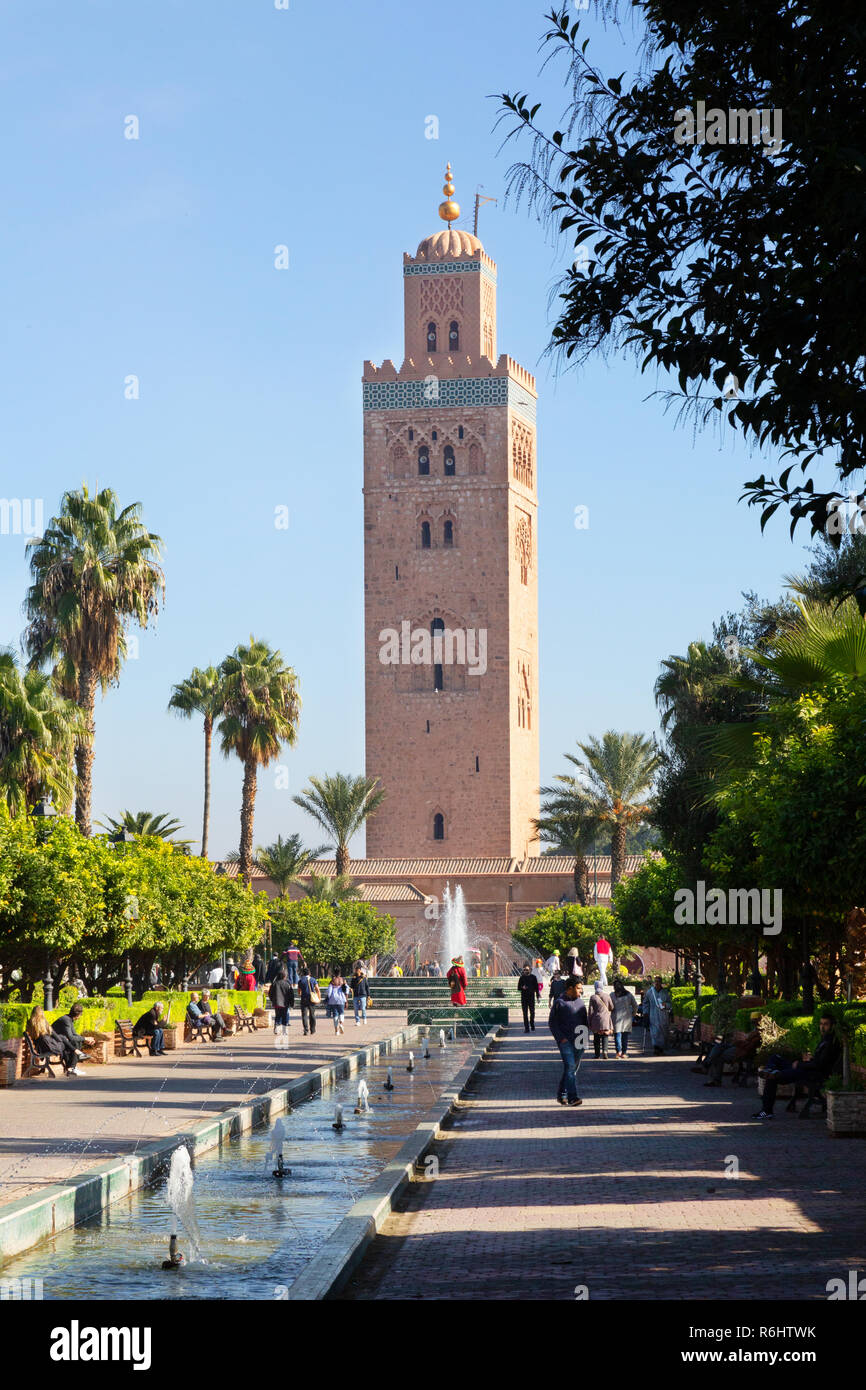 La Moschea di Koutoubia, Marrakech, con fontane e giardini, - il più ...
