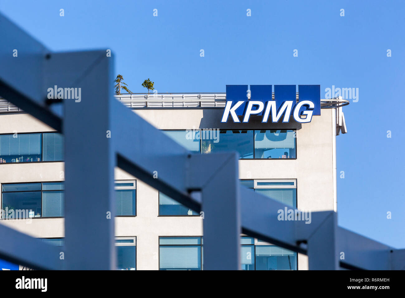 Logo kpmg immagini e fotografie stock ad alta risoluzione - Alamy
