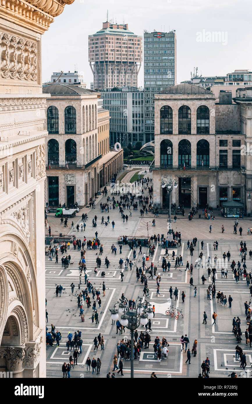 Vista di piazza del duomo a milano immagini e fotografie stock ad alta ...