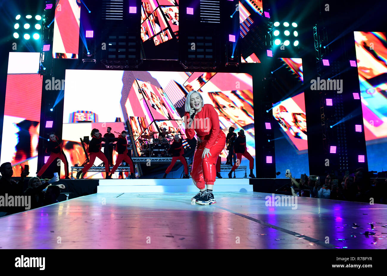 Anne-Marie sul palco durante il giorno uno dei capitali il Jingle Bell ...